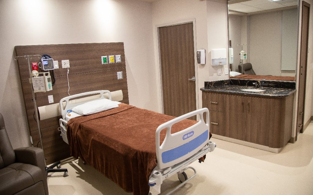 Inaugura Hospital San Nicolás nuevas habitaciones y estación de ...